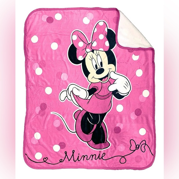 Disney | Bedding | Disney Minnie Mouse Throw | Poshmark